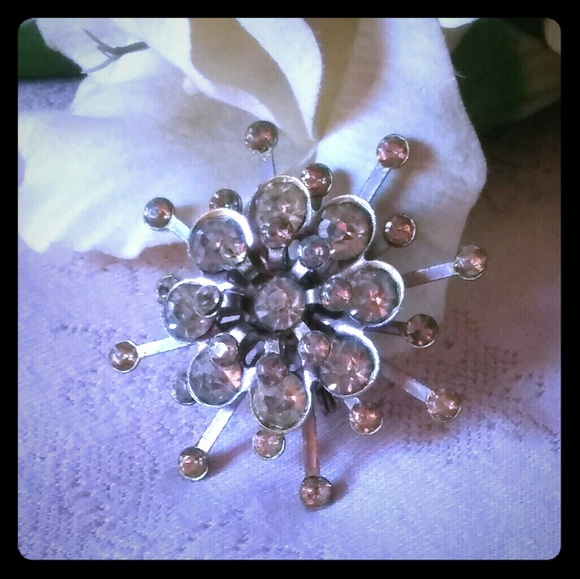 Jewelry | Vintage Flower Starburst Rhinestone Brooch | Poshmark